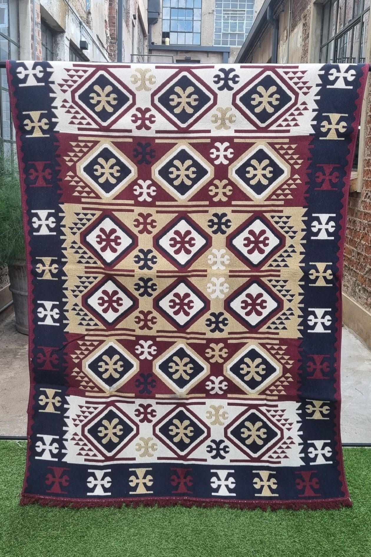 Turkish Kilim Rug – Medium Design – Mantsho.com